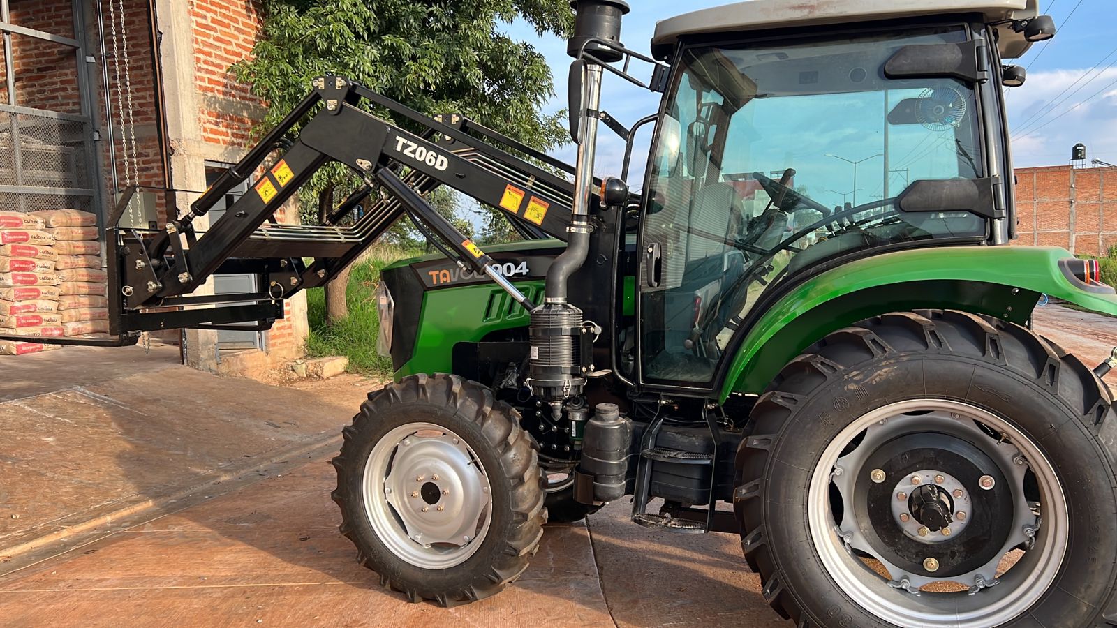 Tractores agrícolas Tavol 25hp 90hp en México - Tavol Cranes Group Co., Ltd